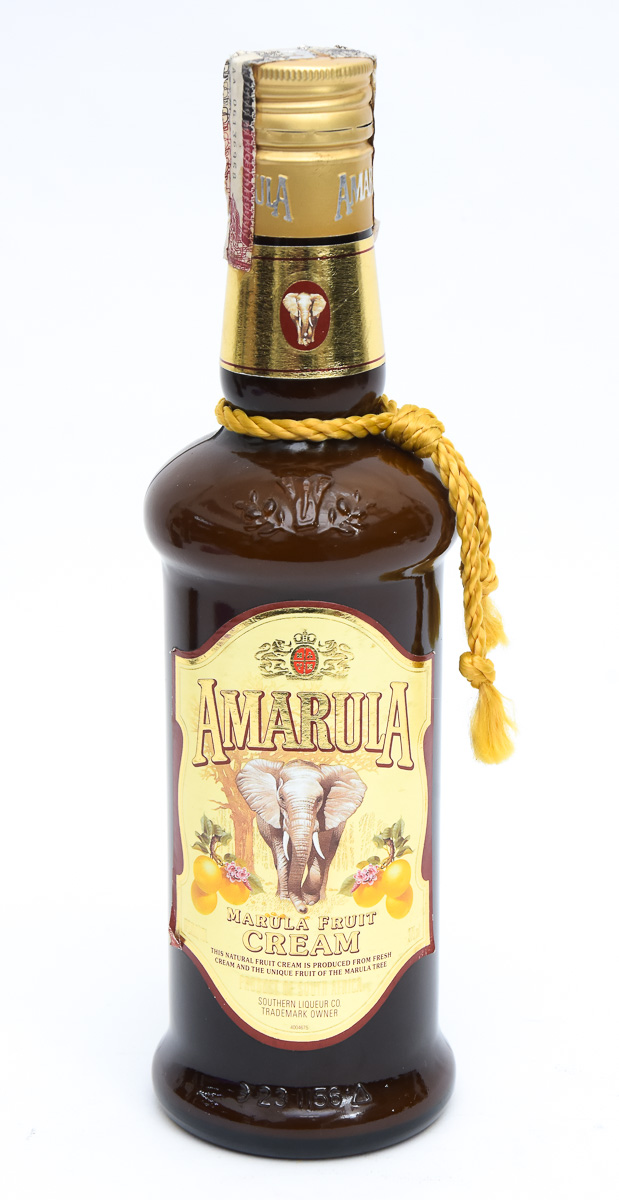 AMARULA - Garrafa com licor da África do Sul preparado